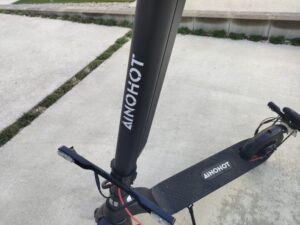 免許不要のAINOHOT電動キックボード S07をレビュー！バッテリーが脱着可能なコスパ最高モデル