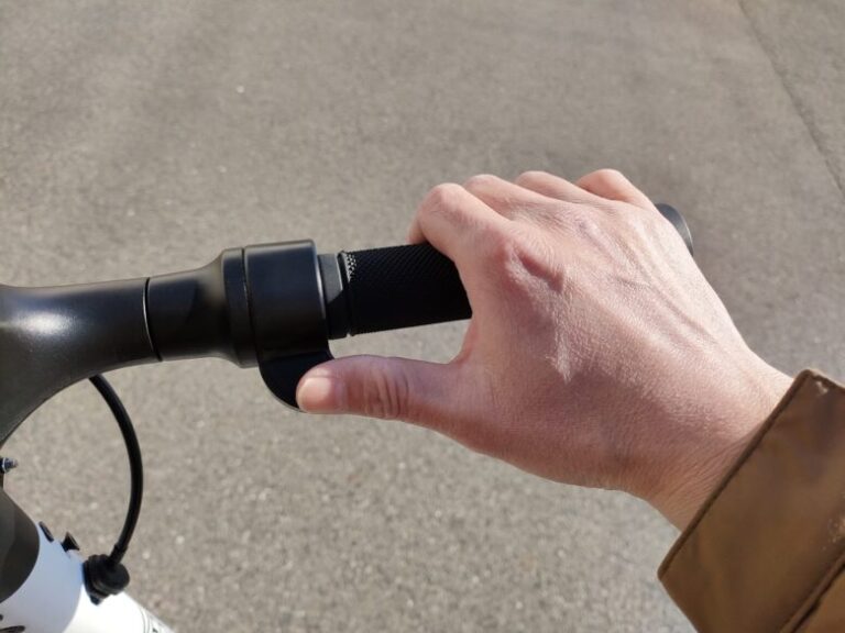 VERACITY「V-Lite」をレビュー！日本最小クラスの16歳以上なら誰でも乗れる電動キックボード | ゆんとも