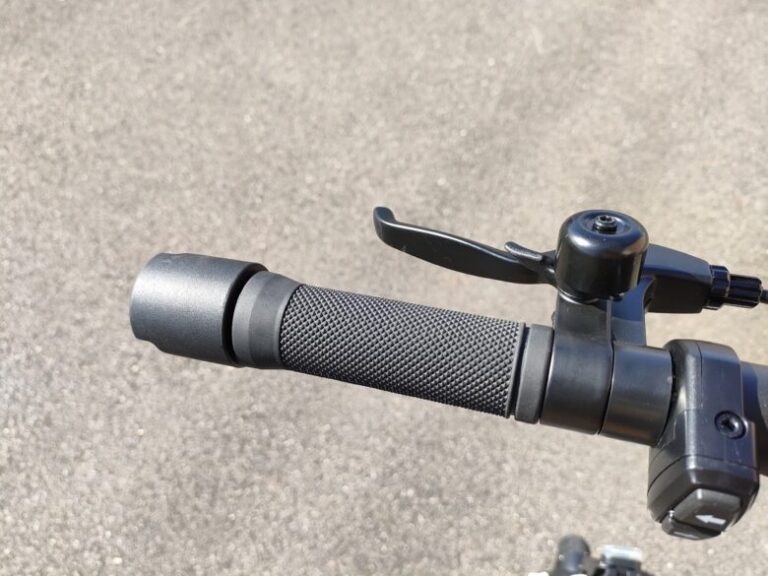 VERACITY「V-Lite」をレビュー！日本最小クラスの16歳以上なら誰でも乗れる電動キックボード | ゆんとも